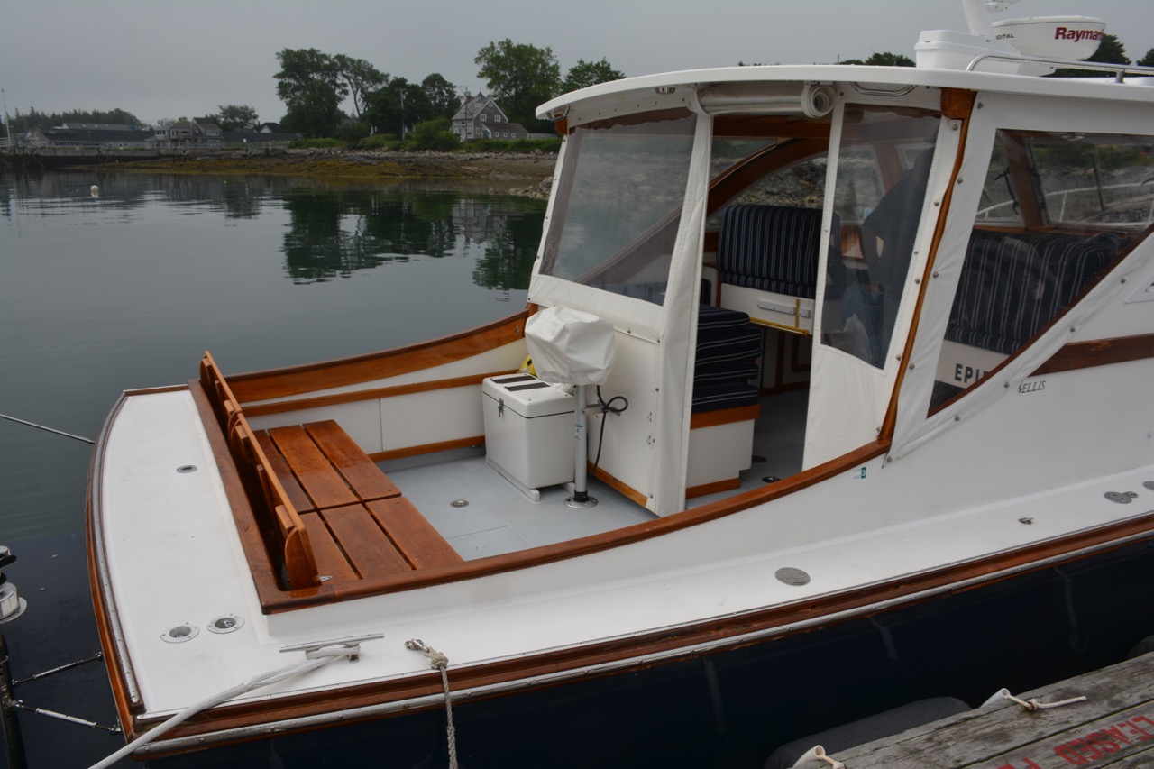 Charter an Ellis “Extended Cabin” Express Cruiser | Ellis Boat Charters